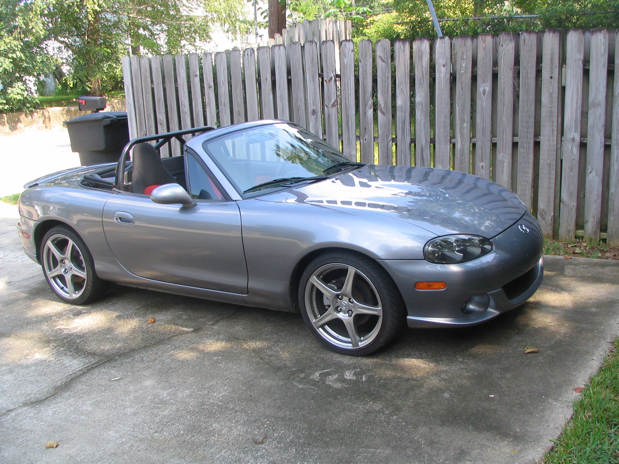 2004 Mazda MX-5 Miata VINs, Configurations, MSRP & Specs - AutoDetective