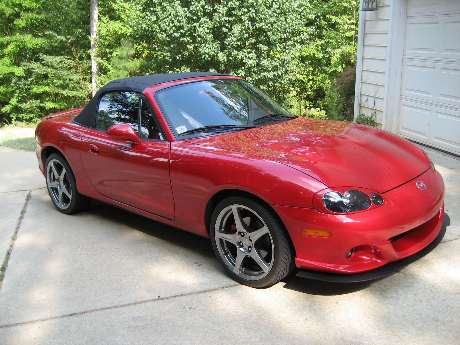 2004 Mazda MX-5 Miata VINs, Configurations, MSRP & Specs - AutoDetective