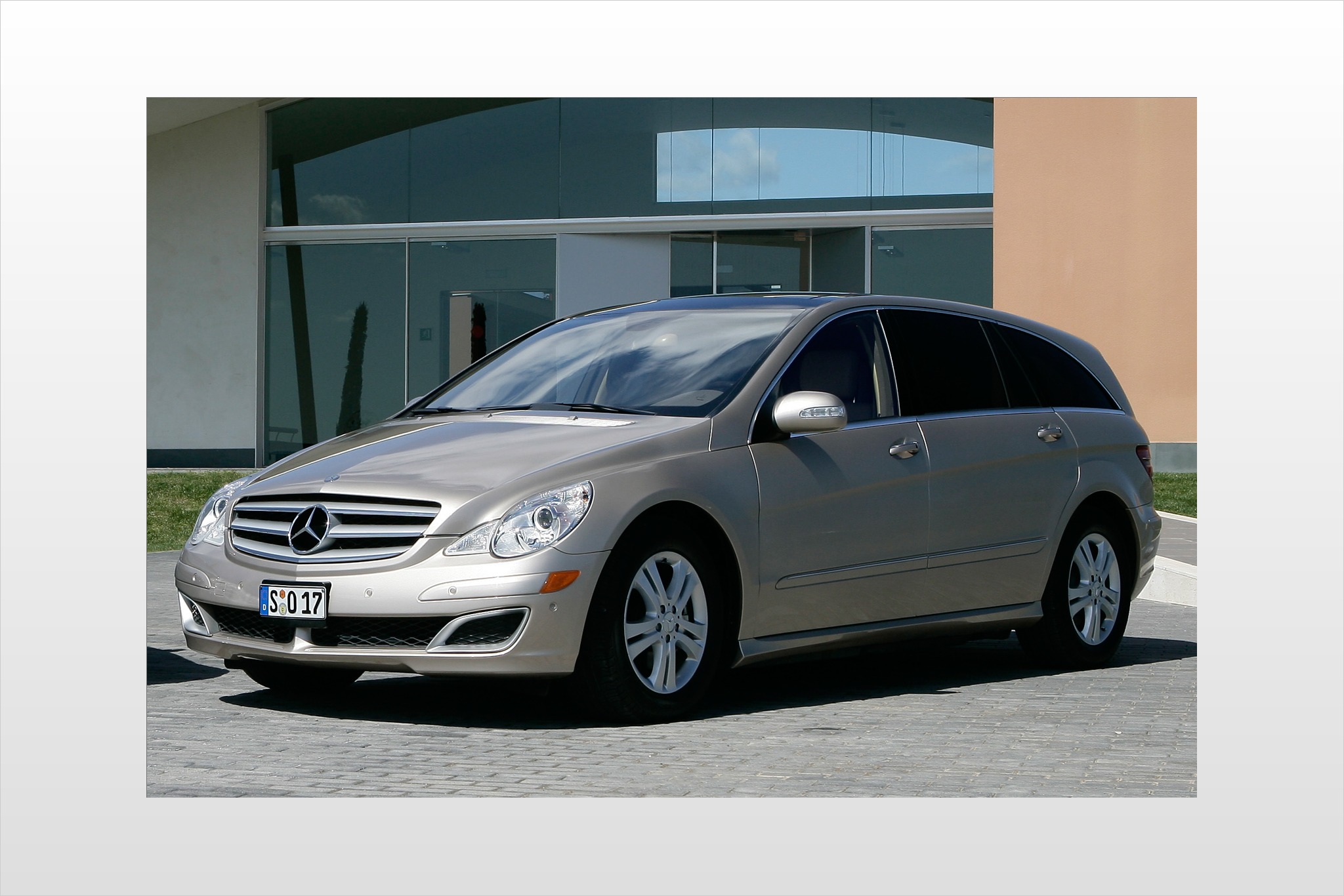 2007 Mercedes-Benz R-Class R350 VIN Lookup - AutoDetective