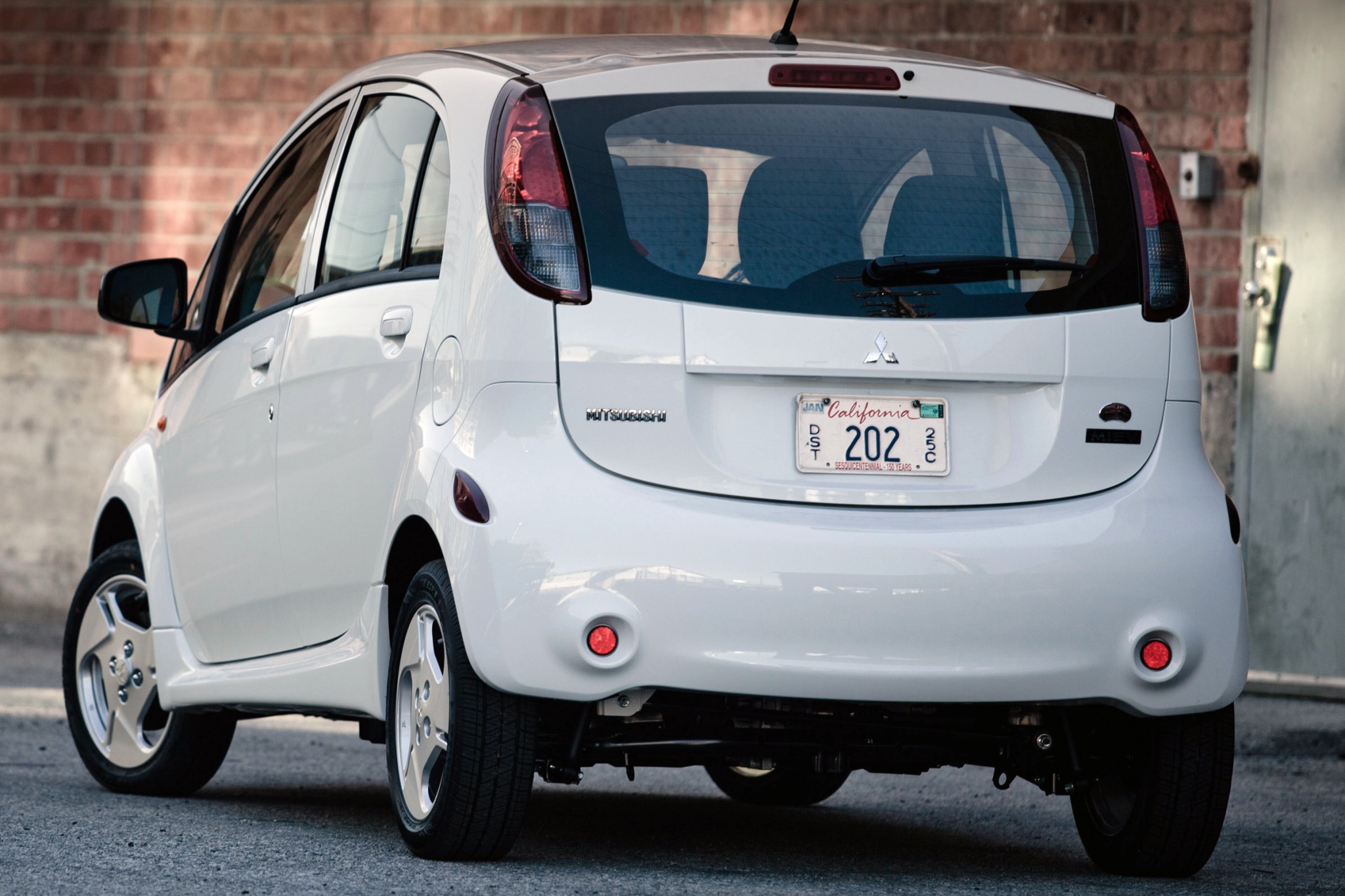 2014 Mitsubishi i-MiEV Specs, Prices, VINs & Recalls - AutoDetective