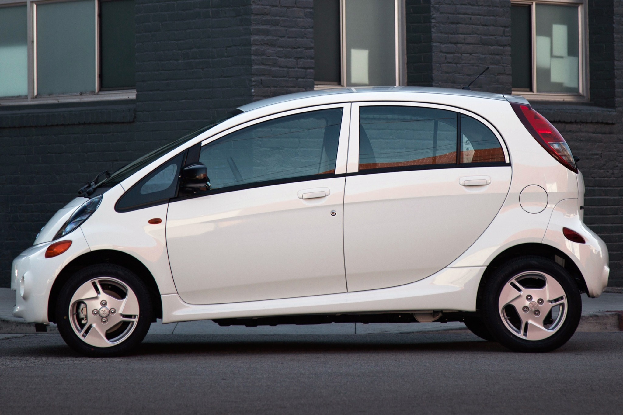 2014 Mitsubishi i-MiEV Specs, Prices, VINs & Recalls - AutoDetective