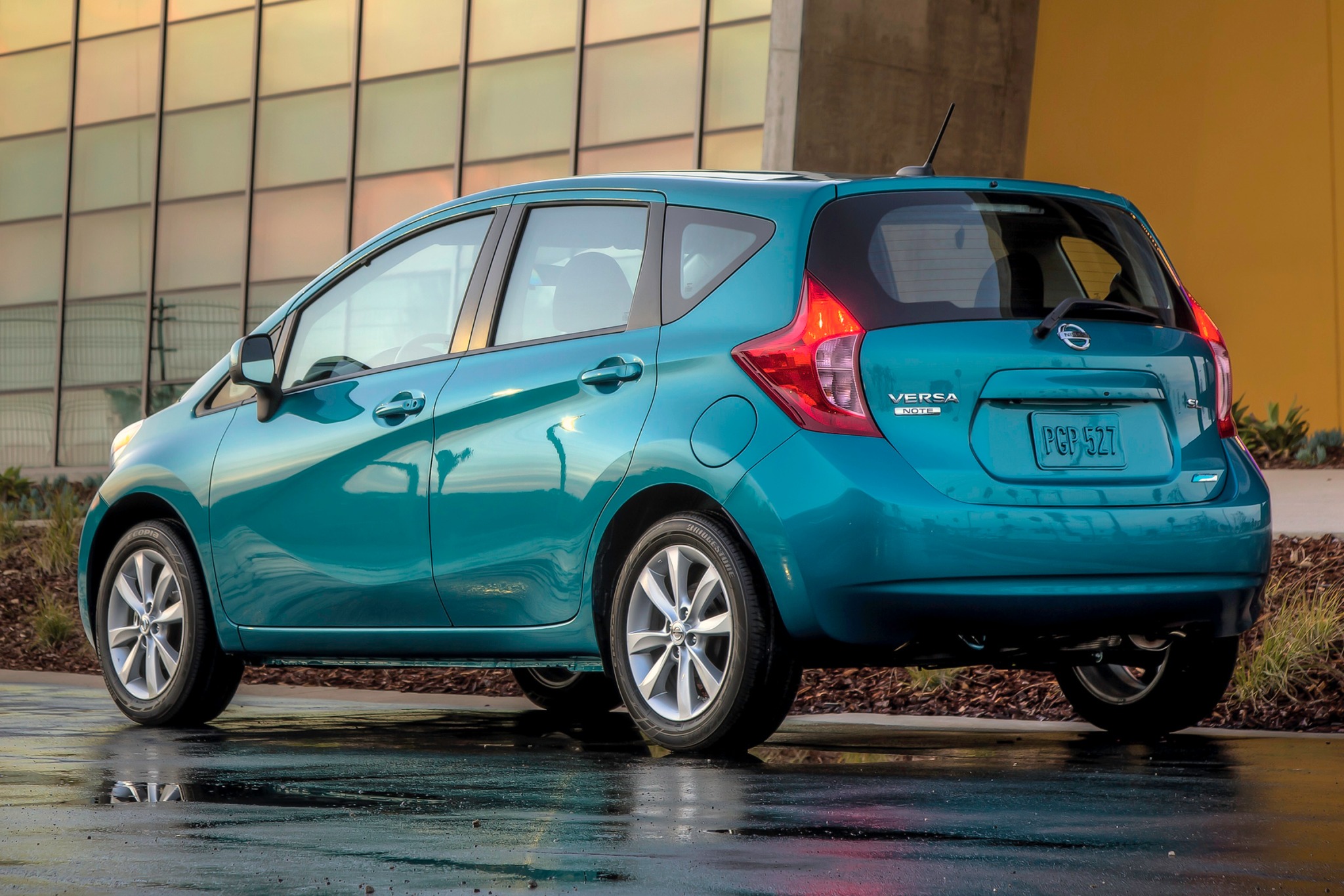 2015 Nissan Versa Note S 5MT VIN Number Search - AutoDetective