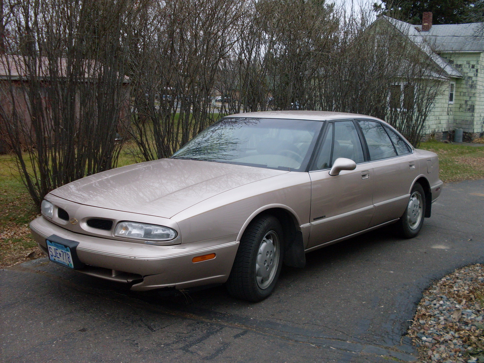 1999 Oldsmobile Eighty Eight Specs, Prices, VINs & Recalls - AutoDetective