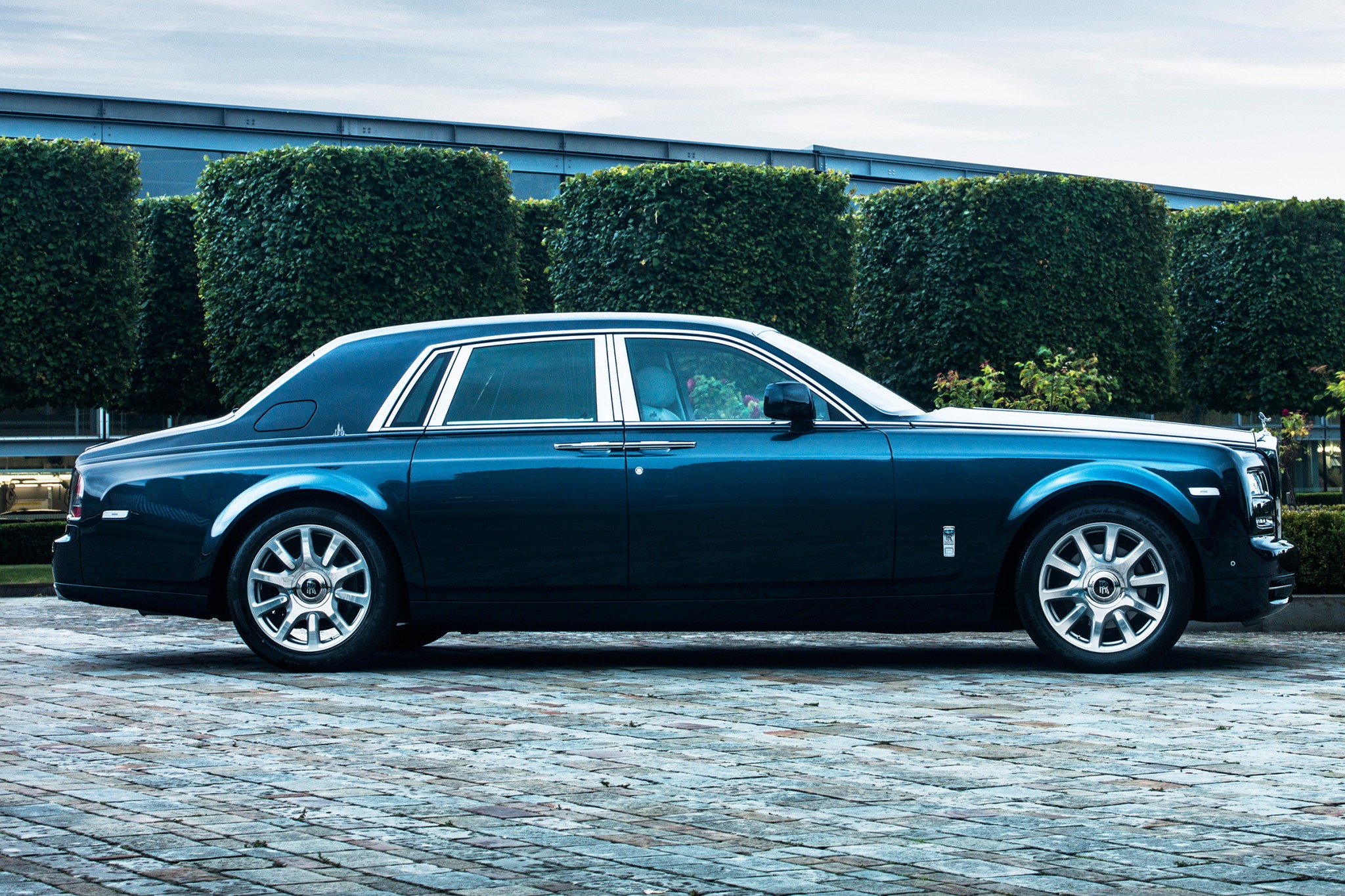 2016 Rolls-Royce Phantom VIN Number Search - AutoDetective