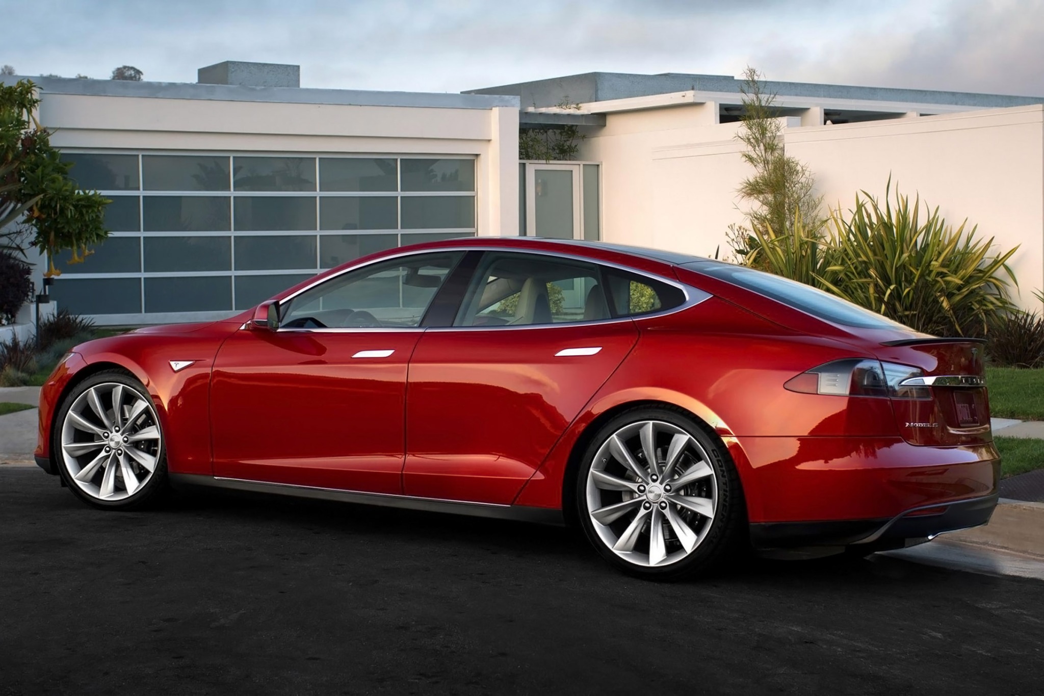 2014 Tesla Model S VINs, Configurations, MSRP & Specs - AutoDetective