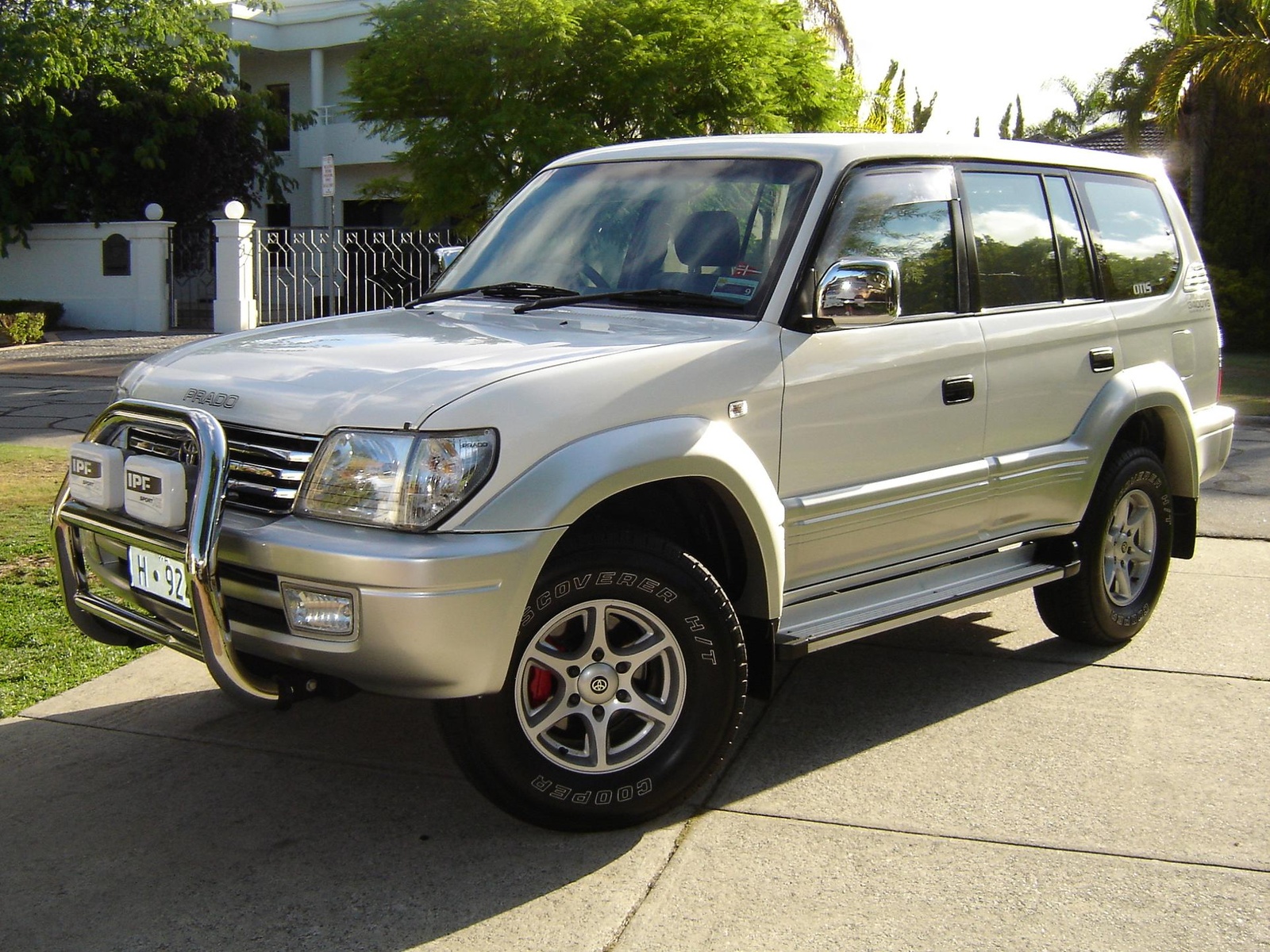 2000 Toyota Land Cruiser Specs, Prices, VINs & Recalls - AutoDetective