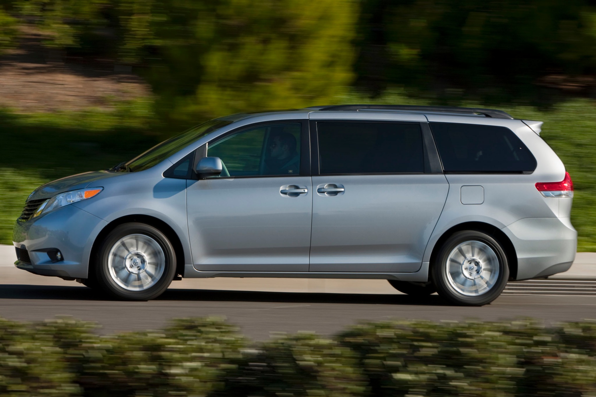 2012 Toyota Sienna Specs, Prices, VINs & Recalls - AutoDetective