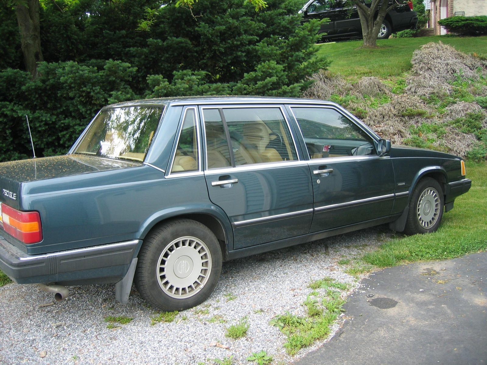 1990 Volvo 760 VINs, Configurations, MSRP & Specs - AutoDetective