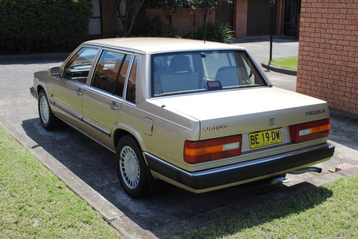 1990 Volvo 760 VINs, Configurations, MSRP & Specs - AutoDetective