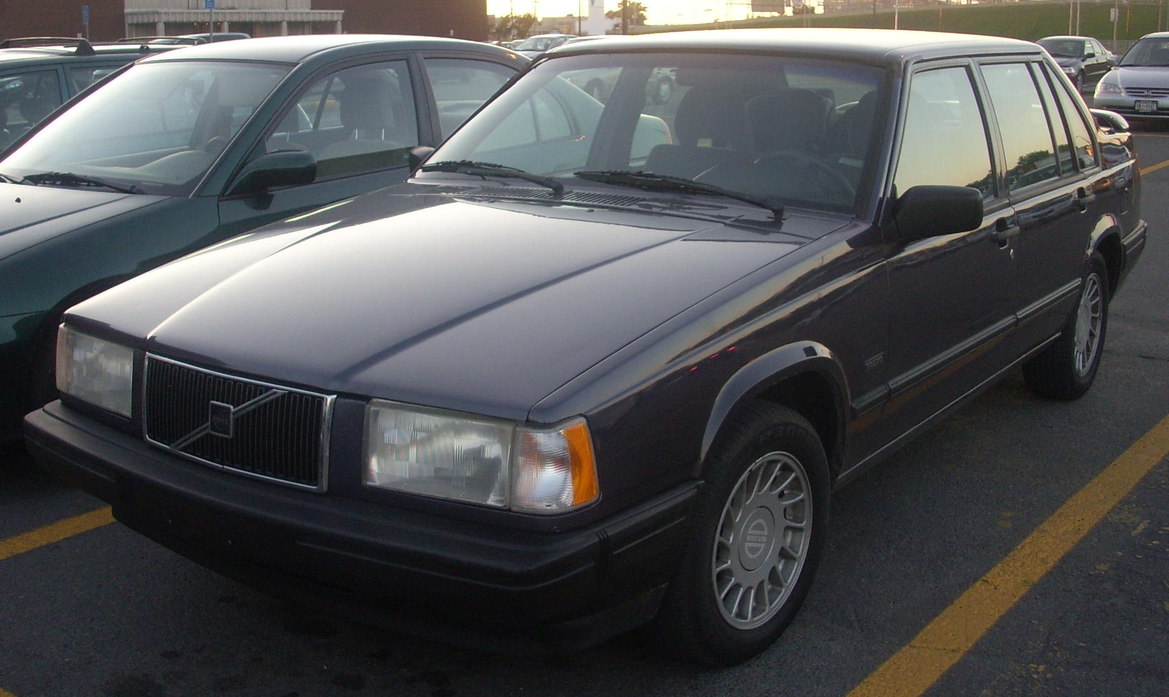 1992 Volvo 940 VINs, Configurations, MSRP & Specs - AutoDetective