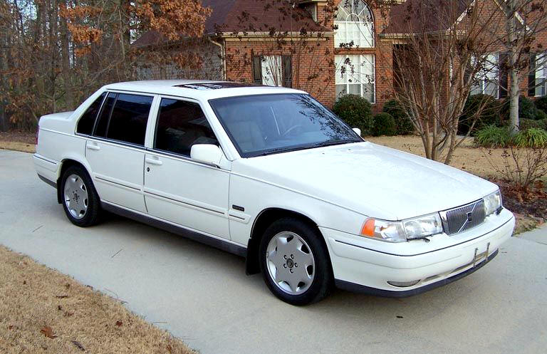1996 Volvo 960 VINs, Configurations, MSRP & Specs - AutoDetective