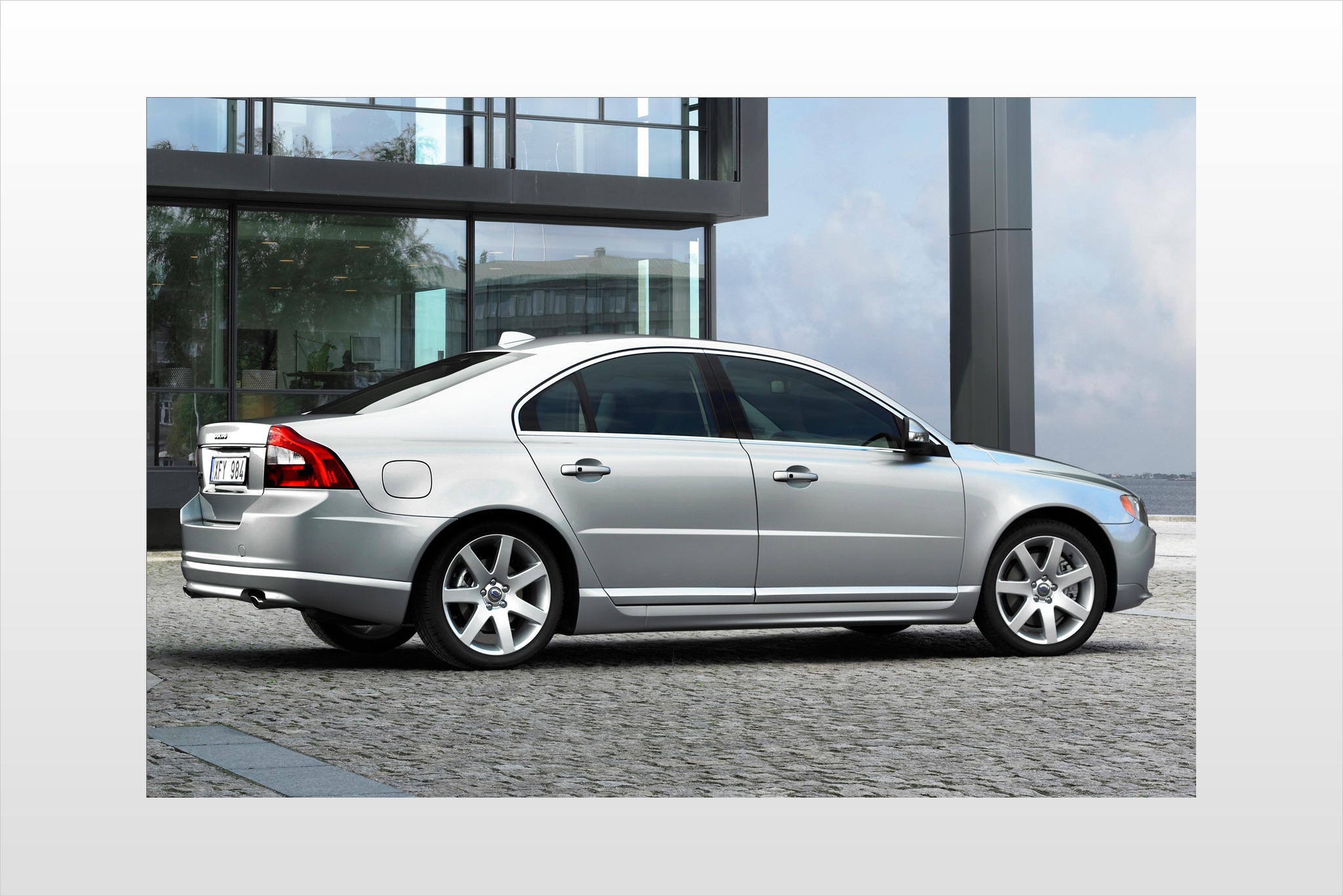 2007 Volvo S80 VINs, Configurations, MSRP & Specs - AutoDetective