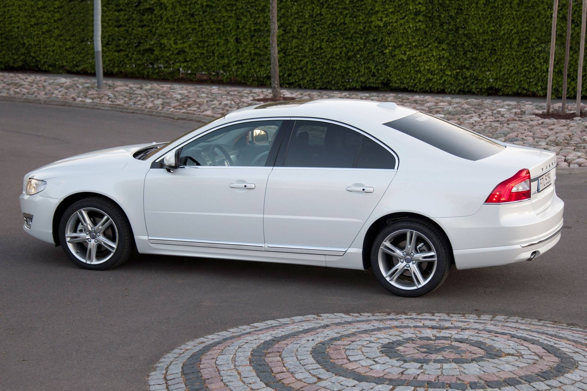 2016 Volvo S80 VINs, Configurations, MSRP & Specs - AutoDetective